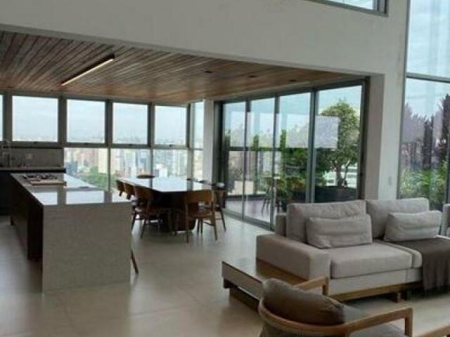 Apartamento com 220m² de área útil, 3 suítes, 3 vagas