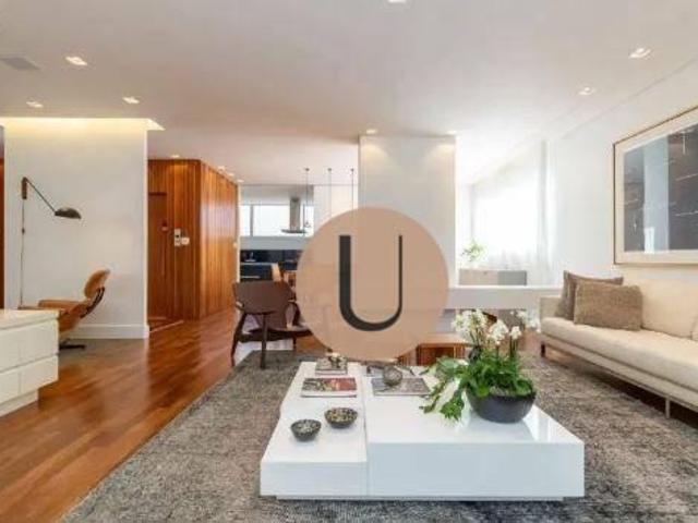 Apartamento com 222m² Reformado e Duas vagas de garagem