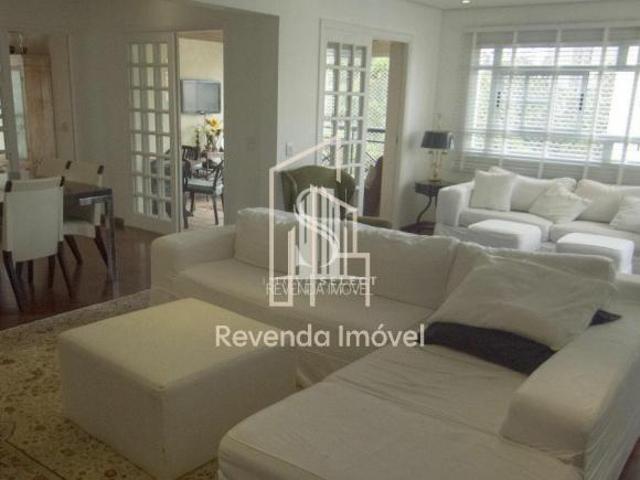 APARTAMENTO COM 223M² QUATRO QUARTOS QUATRO SUÍTES, QUATRO BANHEIROS E QUATRO