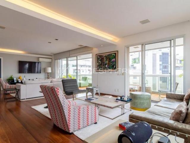 Apartamento com 234 m², 4 quartos sendo 3 suítes à venda no bairro Itaim Bibi