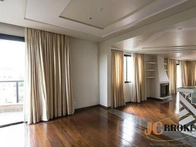 Apartamento com 235m² de área útil, 4 suítes, 4 vagas