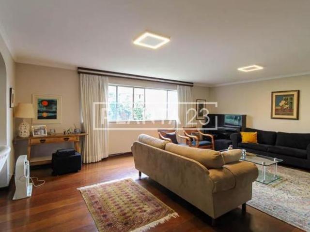 Apartamento com 237 m², 5 quartos sendo 1 suíte à venda no bairro Itaim Bibi