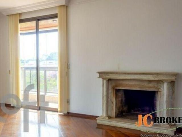Apartamento com 239 m², 2 Suítes com banheira e varanda, Ampla sala com três ambientes, 3 Vagas