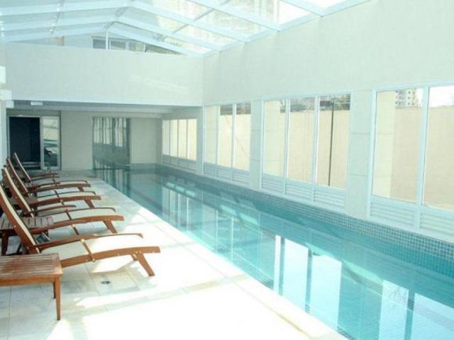 Apartamento com 239m2, Andar alto, 3suites, Amplo living e sala de jantar. Varanda com churrasqueira