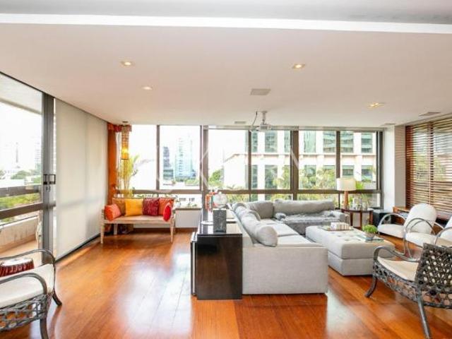 Apartamento com 230 m², 3 quartos sendo 3 suítes à venda no bairro Itaim Bibi