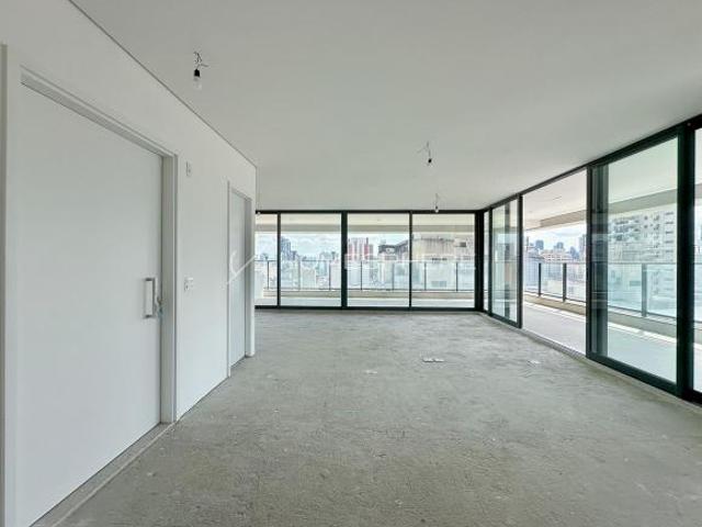 Apartamento com 230 m², 3 Suítes e Varanda Gourmet
