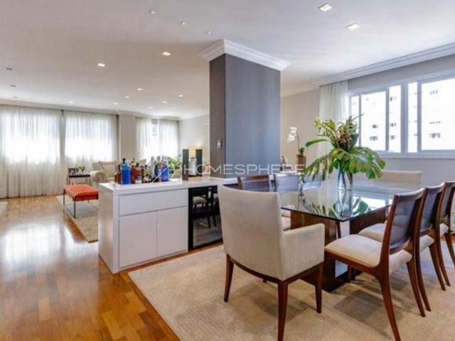 Apartamento com 230 m², 4 quartos sendo 1 suíte à venda no bairro Jardim América