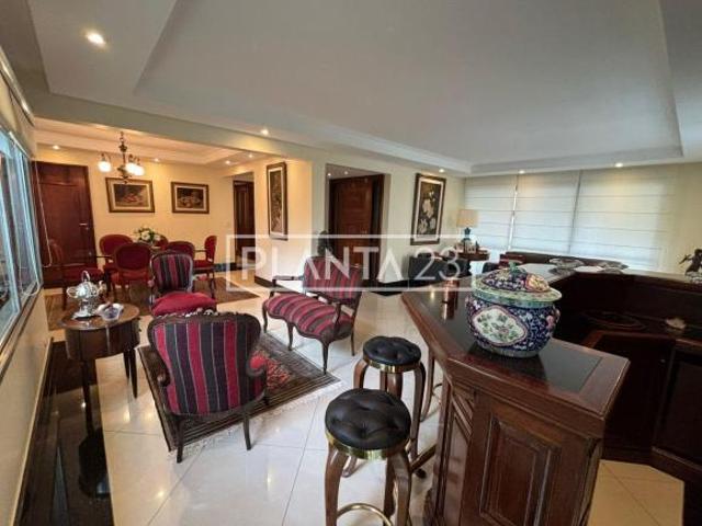Apartamento com 230 m², 4 quartos sendo 1 suíte à venda no bairro Moema Pássaros