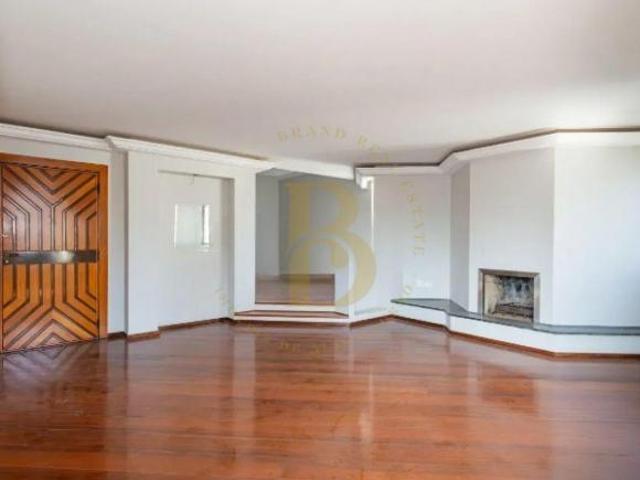 Apartamento com 230 m², 4 quartos sendo 1 suíte à venda no bairro Paraíso