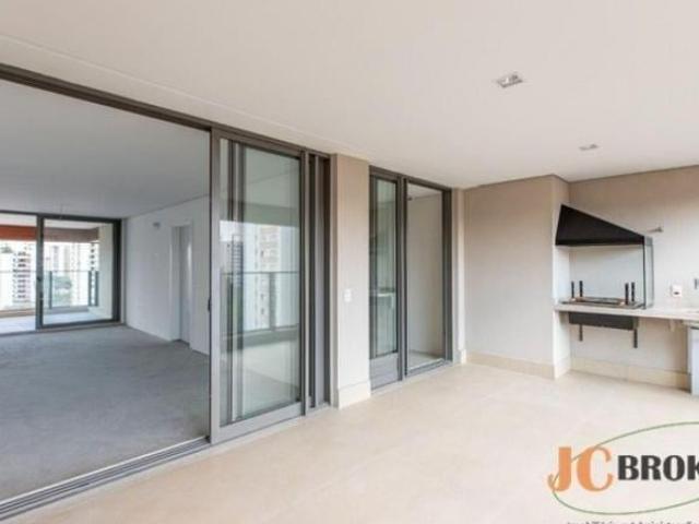 Apartamento com 232m² de área útil, 4 suítes, 3 vagas