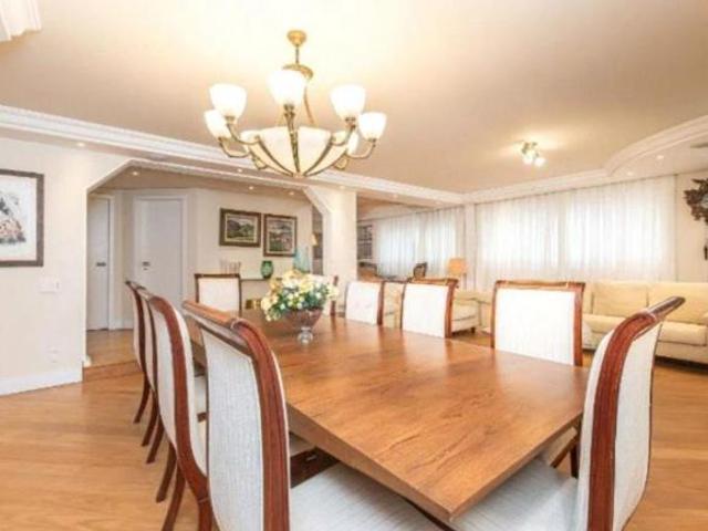 Apartamento com 233 m² e 3 quartos à venda em Água Verde