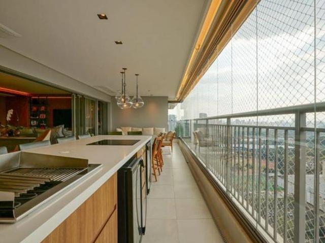 Apartamento com 244 m² e 3 quartos à venda em São Paulo