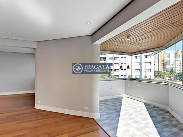 Apartamento com 244,38 m² 4 dormitórios, 3 suítes, 3 vagas de garagem Moema, São Paulo/SP