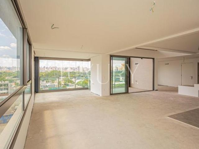 Apartamento com 240 m², 4 quartos sendo 4 suítes à venda no bairro Indianópolis