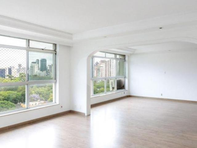 Apartamento com 240 m² e 3 quartos à venda no Jardim Europa
