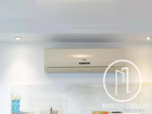 Apartamento com 240 m² e 4 dormitórios em Moema