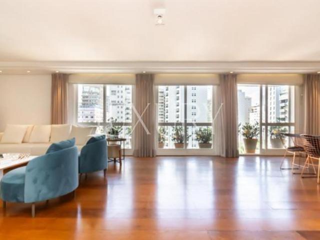 Apartamento com 242 m², 4 quartos sendo 3 suítes à venda no bairro Cerqueira César