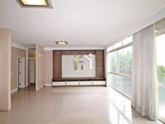 Apartamento com 242m², 4 dormitórios sendo 1 suíte e 1 vaga de garagem