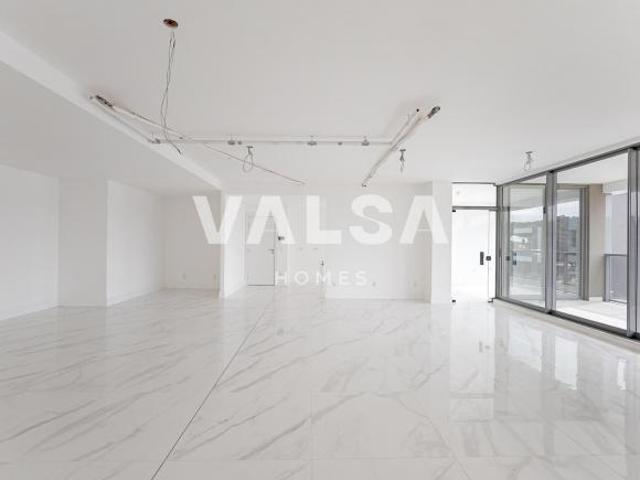 Apartamento com 255 m², 3 quartos sendo 3 suítes à venda no bairro Mossunguê