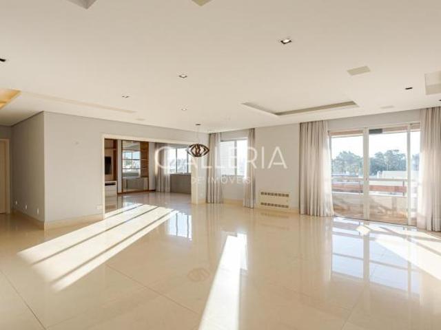 Apartamento com 256 m², 2 suítes à venda no bairro Batel