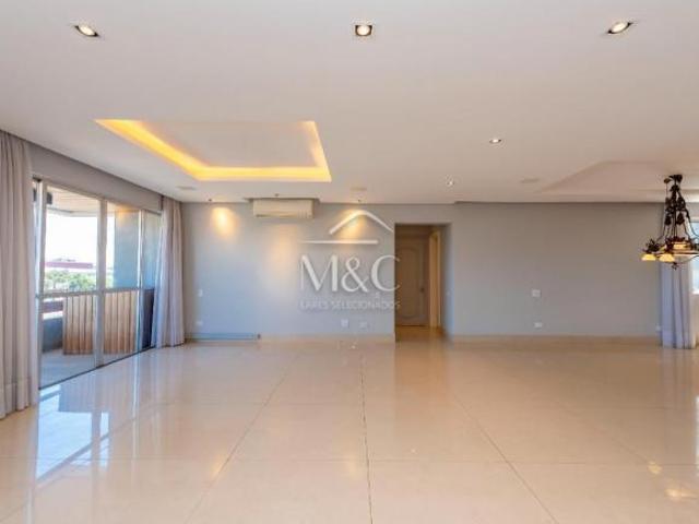 Apartamento com 256 m², à venda no bairro Batel