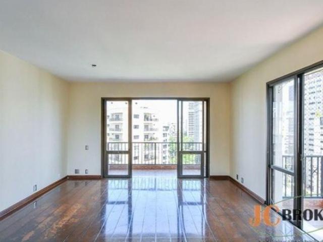 Apartamento com 256 m² de área útil, 3 suítes, 3 vagas