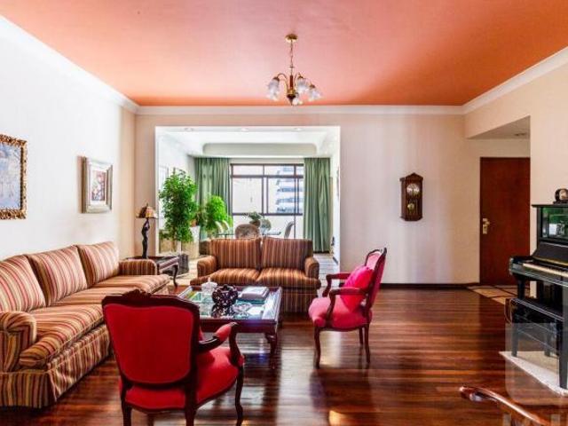 Apartamento, com 256 m² no bairro Santa Cecília