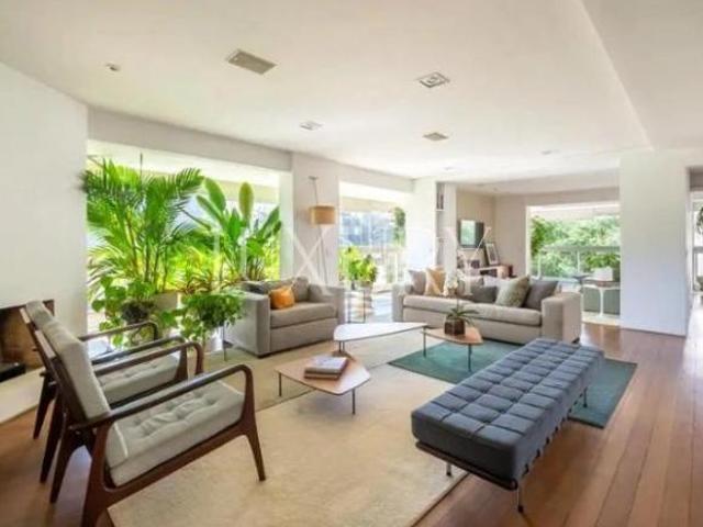 Apartamento na Rua Pascoal Vita com 257 m², à venda no bairro Vila Madalena