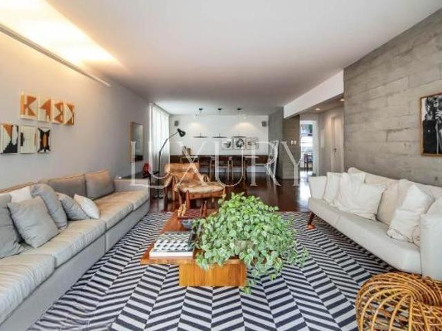 Apartamento com 250 m², 3 quartos sendo 1 suíte à venda no bairro Jardim América