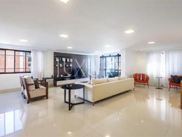 Apartamento com 250 m², 4 quartos sendo 2 suítes à venda no bairro Cerqueira César