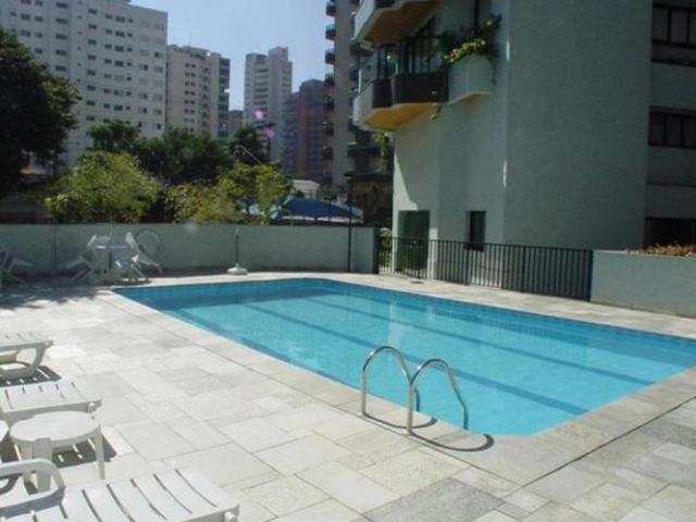Apartamento com 250 m² de área útil, 4 vagas de garagem, varanda, 4 dormitórios sendo 4 suítes