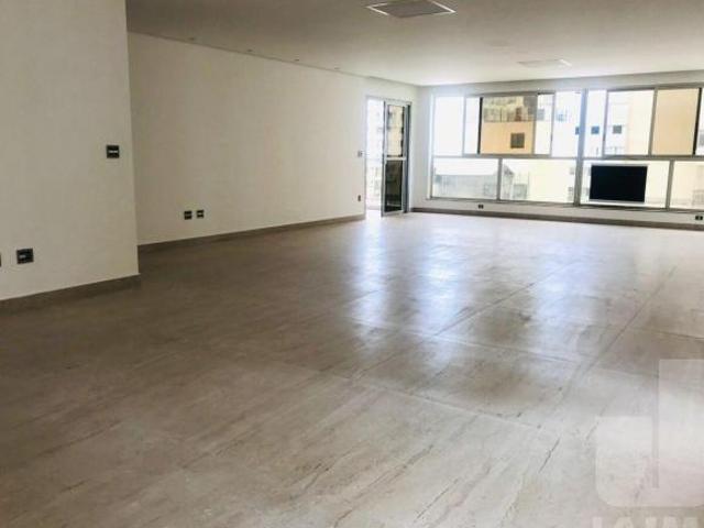 Apartamento, com 252 m² no bairro Santa Cecília