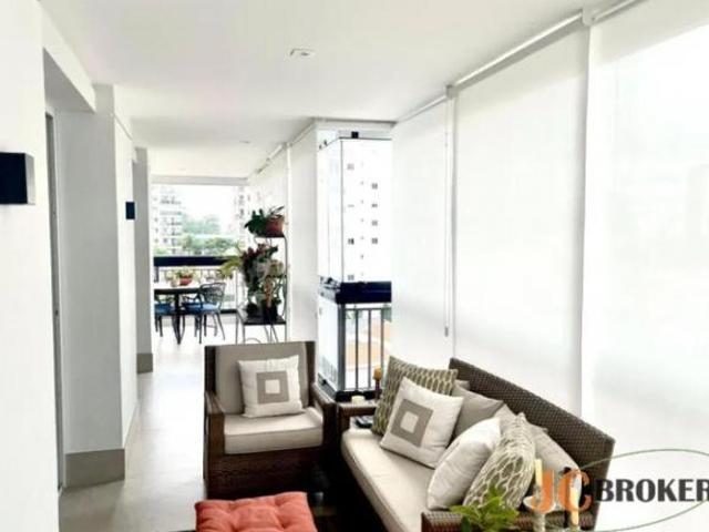 Apartamento com 252m² de área, 4 suítes, 5 vagas