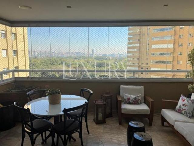 Apartamento com 264 m², 3 quartos sendo 3 suítes à venda no bairro Alto De Pinheiros