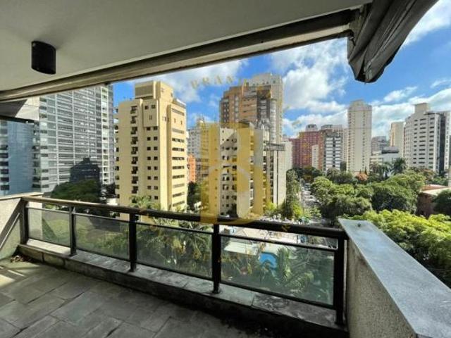 Apartamento com 267 m², 3 quartos sendo 3 suítes à venda no bairro Itaim Bibi