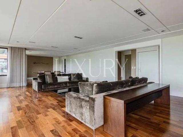 Apartamento com 267 m², 3 quartos sendo 3 suítes à venda no bairro Vila Madalena