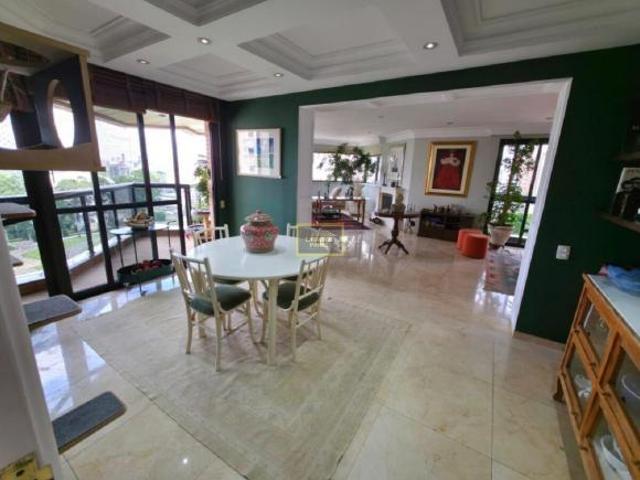 Apartamento com 267 metros de área útil, par venda, na Vila Mariana