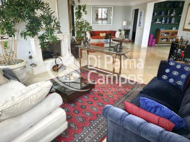 Apartamento com 267m², 4 suítes, varandas e próximo ao metrô no Paraíso