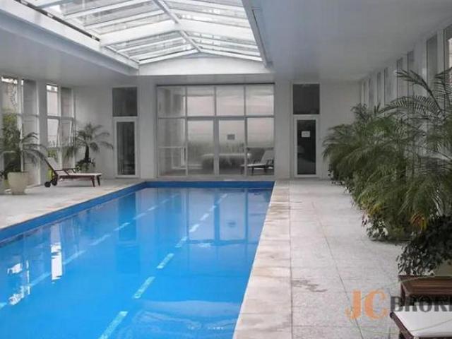 Apartamento com 262m² de área útil, 3 suítes, 4 vagas