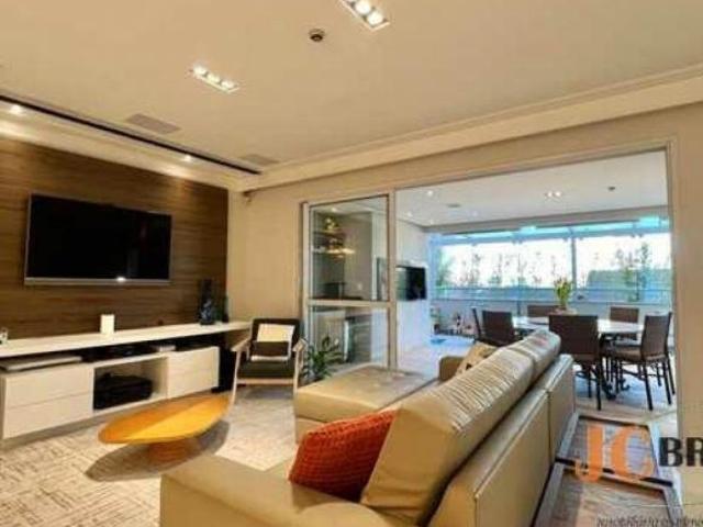 Apartamento com 262m² de área, 3 suítes, 3 vagas