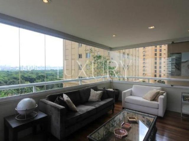 Apartamento com 263 m², 4 quartos sendo 2 suítes à venda no bairro Alto De Pinheiros