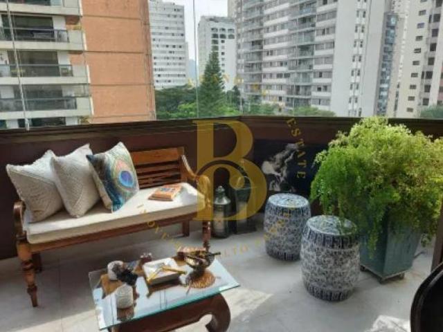Apartamento com 275 m², 4 quartos sendo 3 suítes à venda no bairro Campo Belo