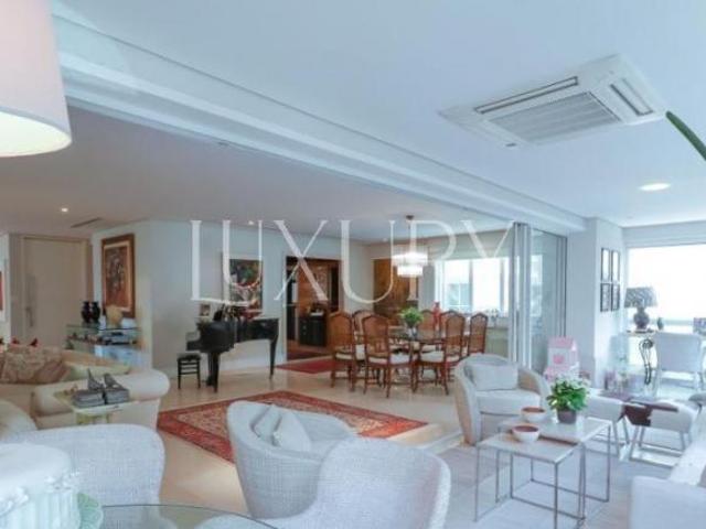 Apartamento com 277 m², 3 quartos sendo 3 suítes à venda no bairro Itaim Bibi