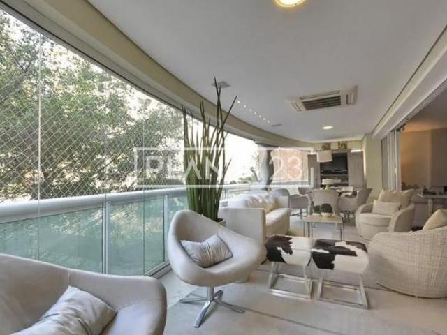 Apartamento com 277 m², 3 quartos sendo 3 suítes à venda no bairro Itaim Bibi