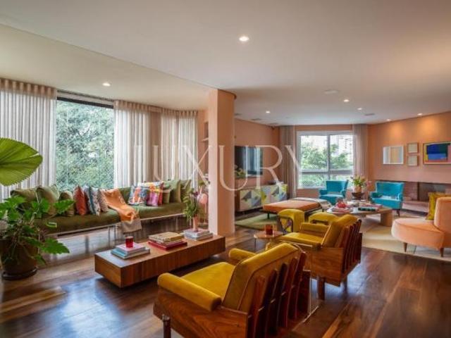 Apartamento com 270.0 m², à venda no bairro Vila Nova Conceição