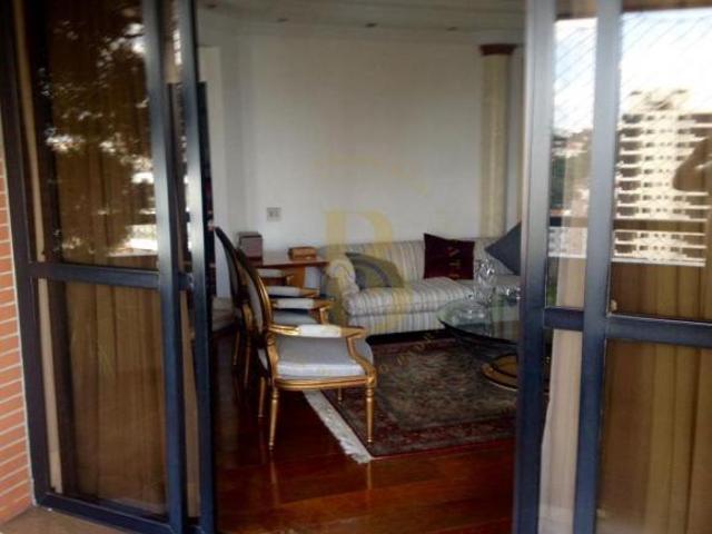 Apartamento com 273 m² em ótima localização a venda em Moema!