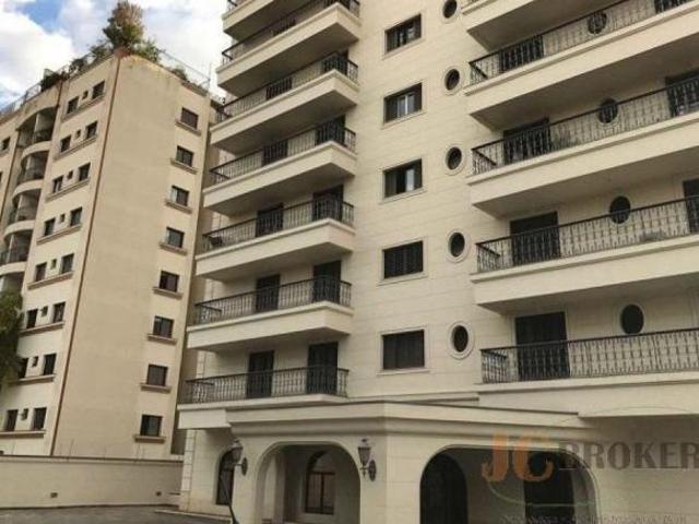 Apartamento com 285m² de área útil, 1 por andar, 6 vagas de garagem, amplo living, 4 suítes