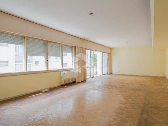 Apartamento com 283m² e duas vagas, no Moinhos de Vento