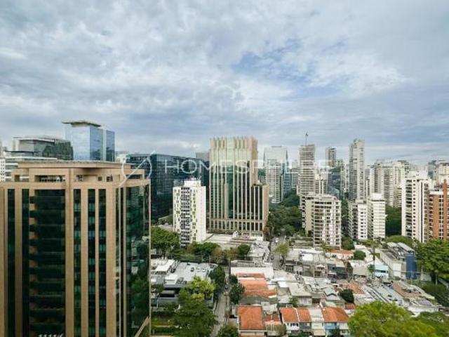 Apartamento com 293 m², 4 quartos sendo 4 suítes à venda no bairro Itaim Bibi