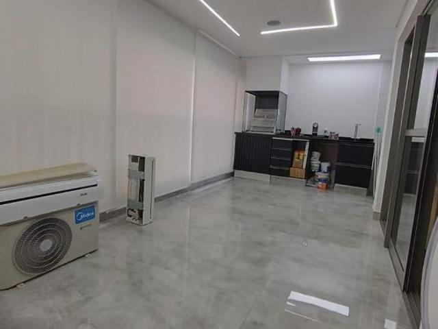 Apartamento com 2 varandas, 3 quartos, sendo uma suíte, 2 vagas demarcadas escrituradas, localizado